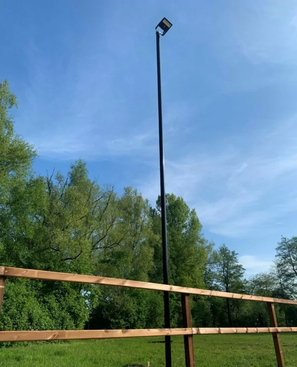 Lichtmast kantelbaar 8 meter - Horsefriend Products B.V.